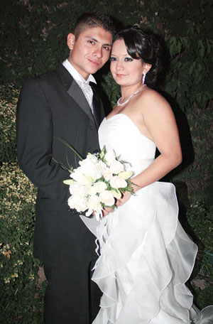 Gabriela Lizette Reyes y Omar Alejandro Rojas felices y enamorados ...