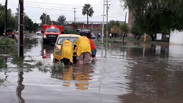 VIDEO: Lluvia matutina inunda varias calles en Torreón – Periódico ...