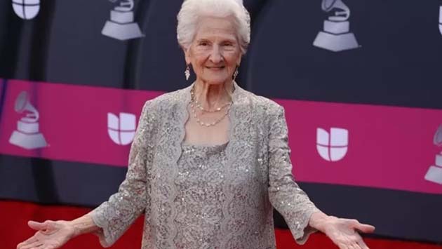 ‘Nunca es tarde’: Ángela Álvarez gana Mejor Artista Nuevo en Latin ...