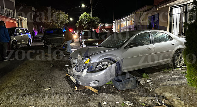 Joven en presunto estado de ebriedad dormita al volante y choca contra seis vehículos en ...
